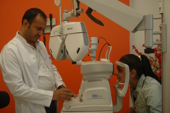 İki şampiyon göz muayenesi oldu